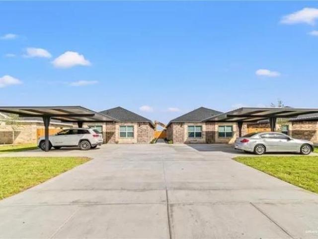 3 Br, 2 bath, Condo 2713 E Israel Ave