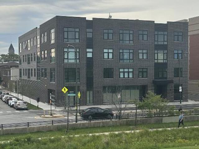 3 Br, 2 bath, Condo 2807 S Halsted St