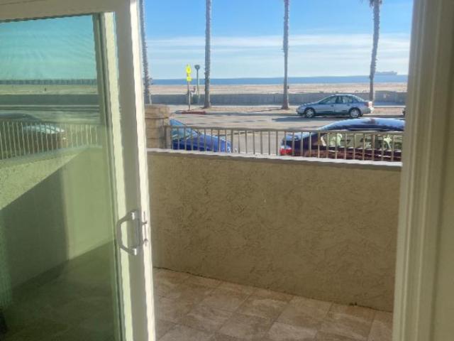 3 Br, 2 bath, Condo 284 E Surfside Dr