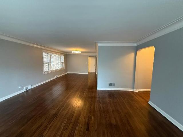 3 Br, 2 bath, Condo 2854 W Farragut Ave