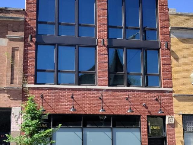 3 Br, 2 bath, Condo 2886 N Milwaukee Avenue