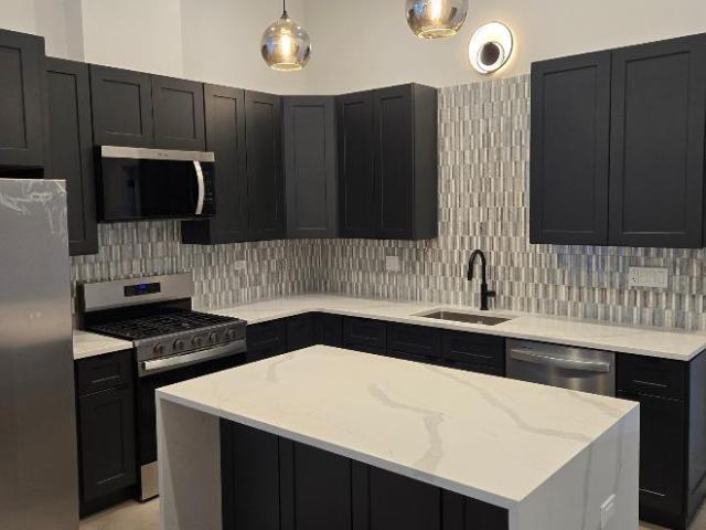 3 Br, 2 bath, Condo 2909 N Milwaukee