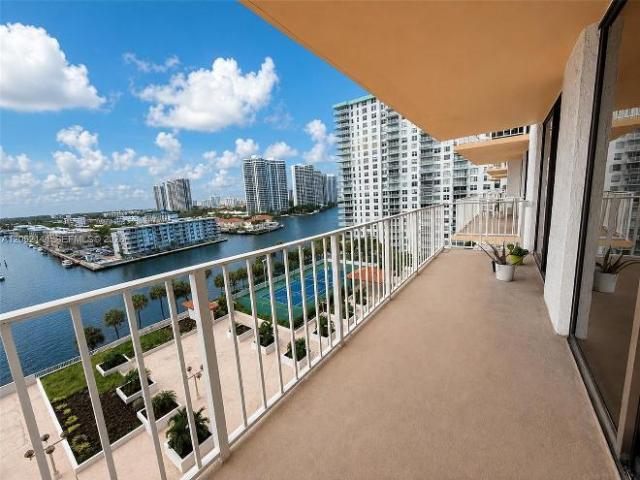 3 Br, 2 bath, Condo 290 174th St