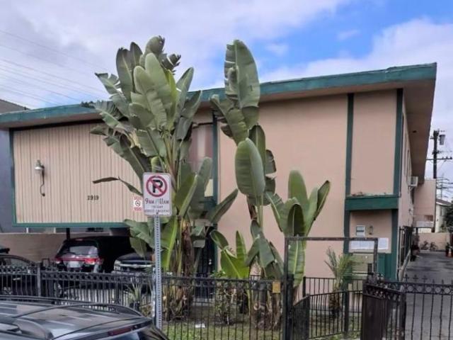 3 Br, 2 bath, Condo 2919 Carmona Ave