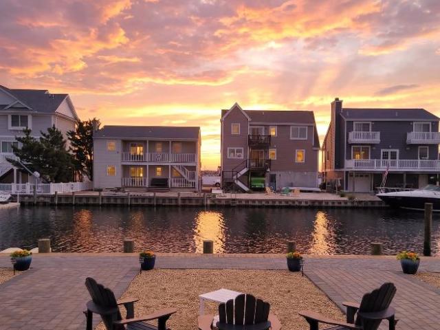 3 Br, 2 bath, Condo 292 N Street