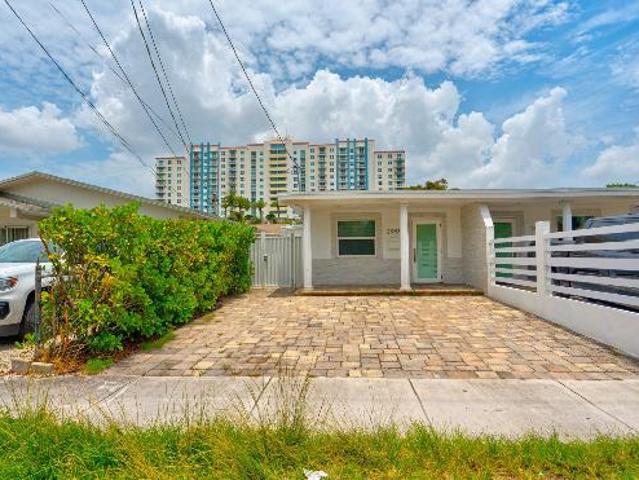 3 Br, 2 bath, Condo 2953 SW 23rd St