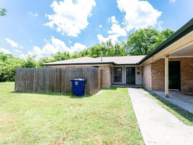 3 Br, 2 bath, Condo 3004 Pecan Springs Road