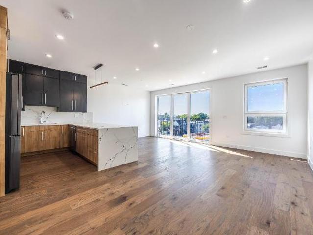 3 Br, 2 bath, Condo 3008 W Belmont