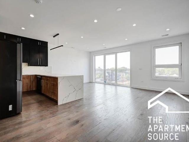 3 Br, 2 bath, Condo 3008 West Belmont Avenue