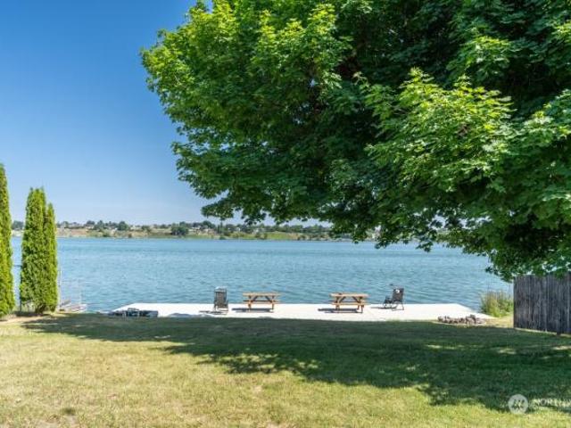 3 Br, 2 bath, Condo 3013 W Lakeside Drive