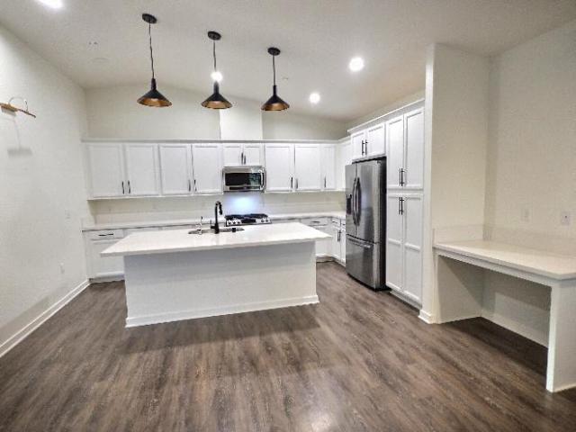 3 Br, 2 bath, Condo 303 N F St