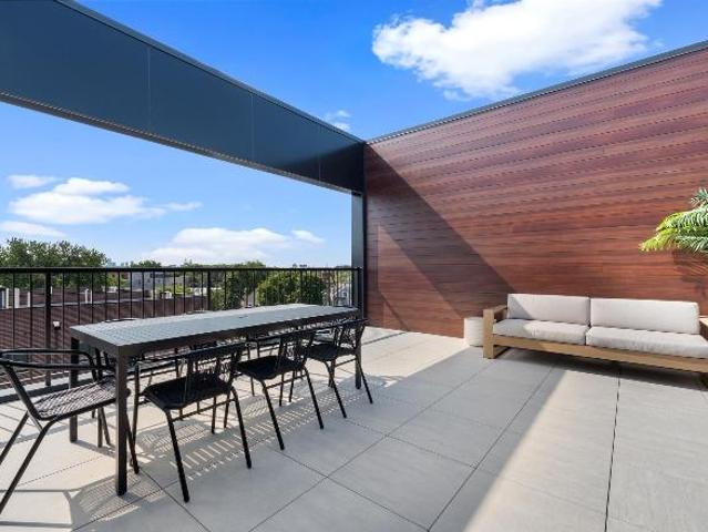 3 Br, 2 bath, Condo 3145 N Clybourn