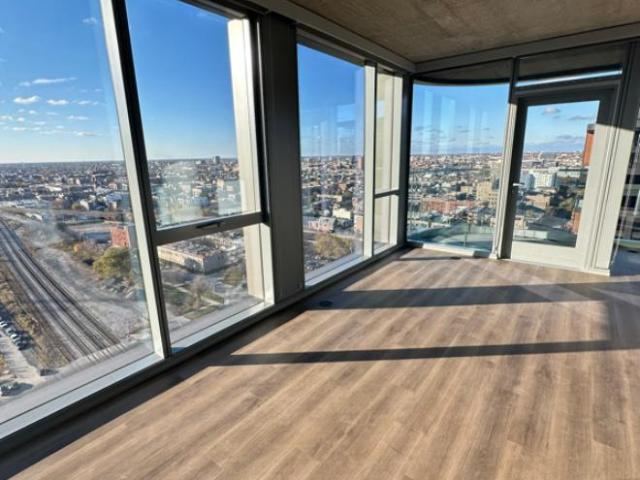 3 Br, 2 bath, Condo 315 N May St