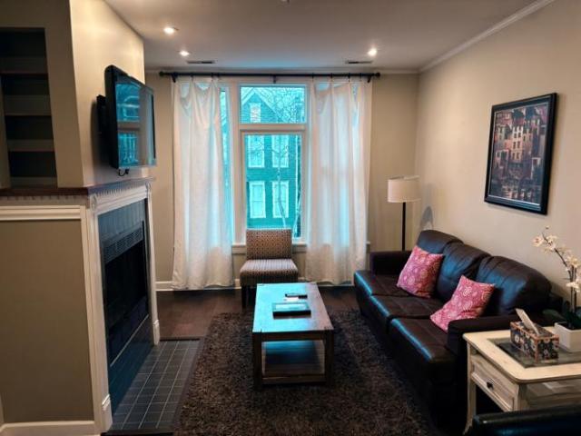 3 Br, 2 bath, Condo 3238 N Hoyne