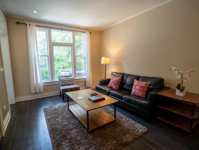 3 Br, 2 bath, Condo 3238 N Hoyne
