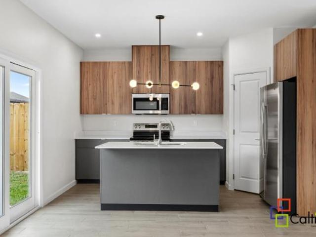 3 Br, 2 bath, Condo 3401 Duke Ave