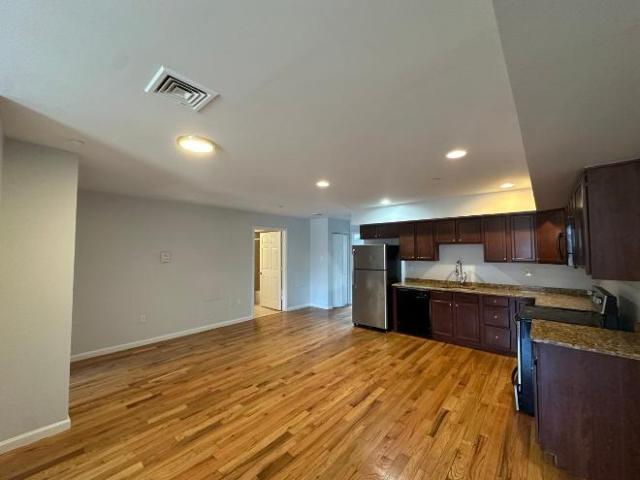 3 Br, 2 bath, Condo 3429 N Sydenham St