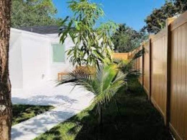 3 Br, 2 bath, Condo 35 SW 6th St