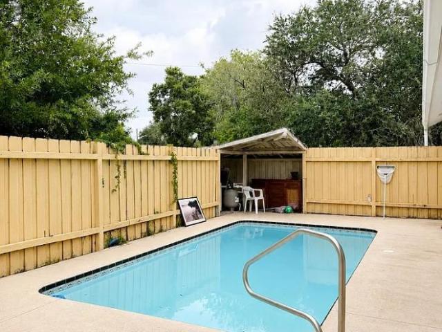 3 Br, 2 bath, Condo 3607 141st Ave