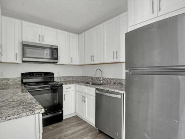 3 Br, 2 bath, Condo 3618 Alder Drive
