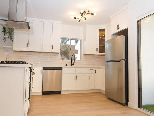3 Br, 2 bath, Condo 3666 Greenfield Ave