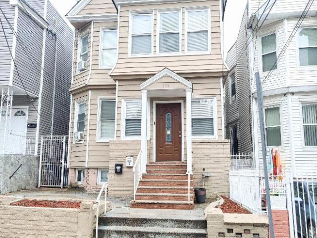 3 Br, 2 bath, Condo 375 Union St