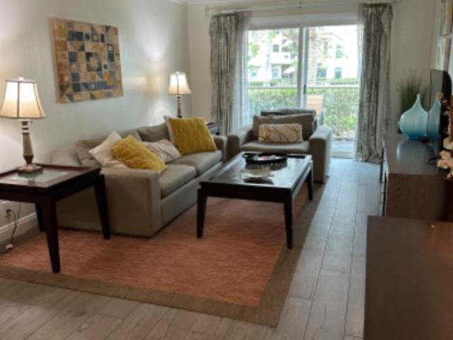 3 Br, 2 bath, Condo 386 E Surfside Drive