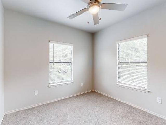 3 Br, 2 bath, Condo 3903 Se Military Dr