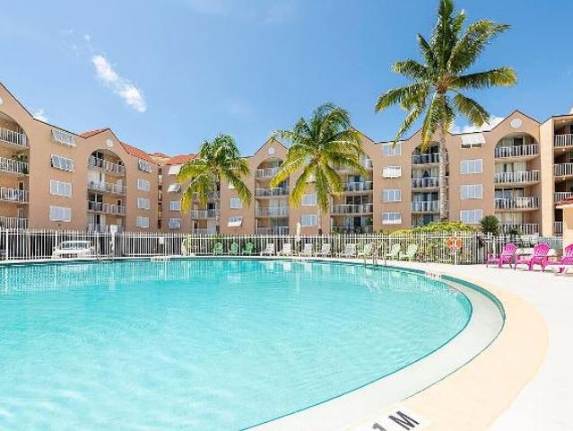 3 Br, 2 bath, Condo 3930 S Roosevelt Blvd