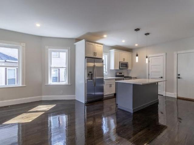 3 Br, 2 bath, Condo 39 Rosseter St