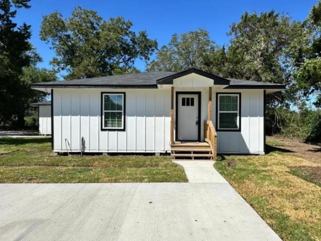 3 Br, 2 bath, Divided 539 Fm 770