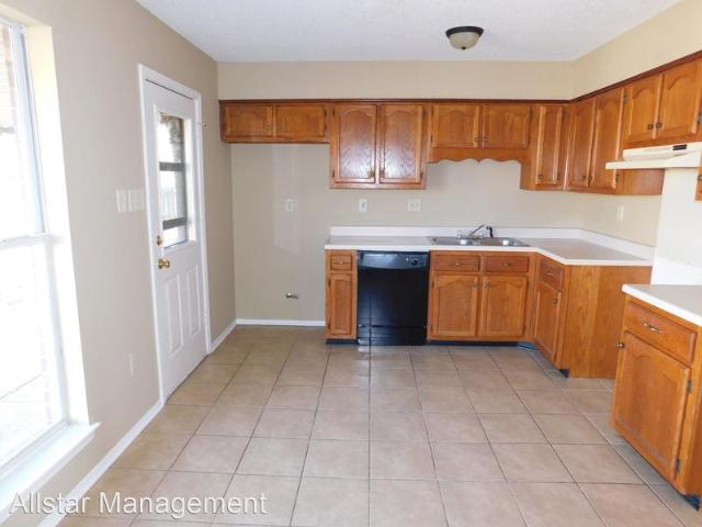 3 br, 2 bath House 4206 Highgate Dr
