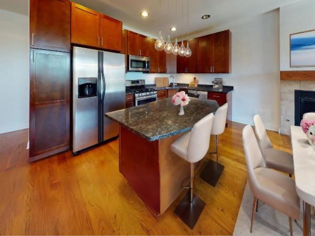 3 Br, 2 bath, Other 4237 S Calumet Avenue
