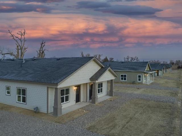 3 Br, 2 bath, Other 547 Moore Ave