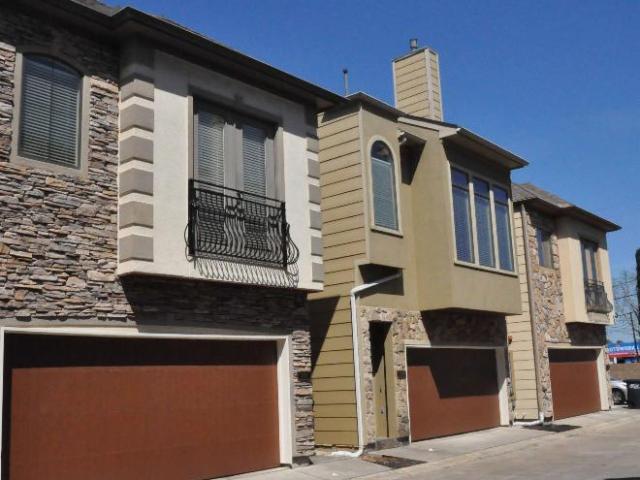 3 Br, 2 bath, Apartment 6353 Richmond Avenue