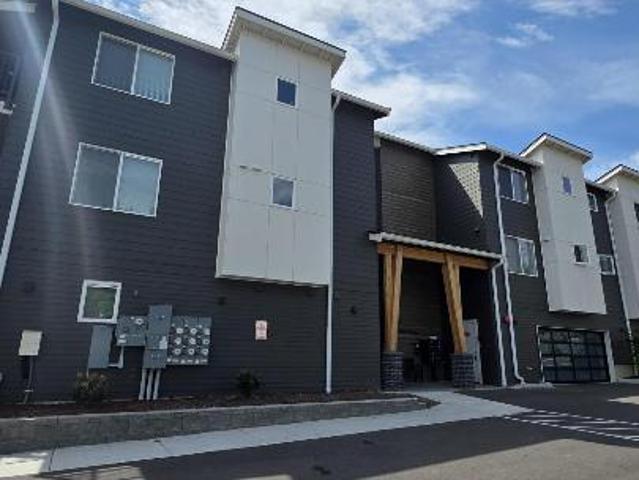 3 Br, 2 bath, Other 1209 10th St