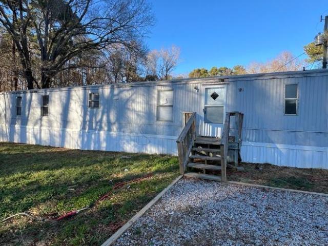 3 Br, 2 bath, Apartment 1465 Newton Dairy Rd