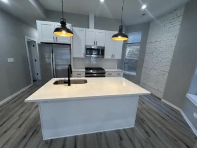3 Br, 2 bath, Other 1647 North Fairfield Avenue