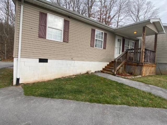 3 Br, 2 bath, Apartment 213 Post Road