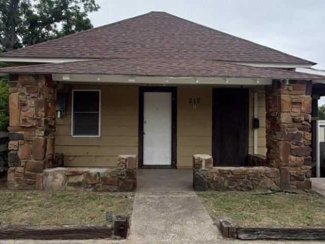 3 Br, 2 bath, Other 217 North Wilson Avenue