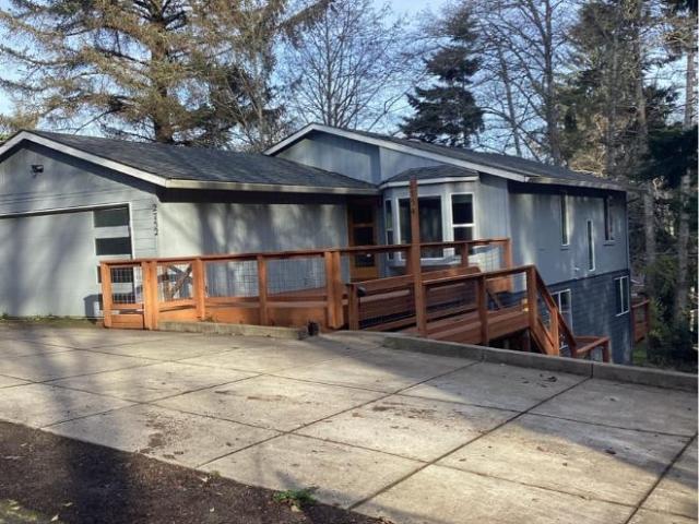 3 Br, 2 bath, Other 2752 Northeast Reef Avenue *n