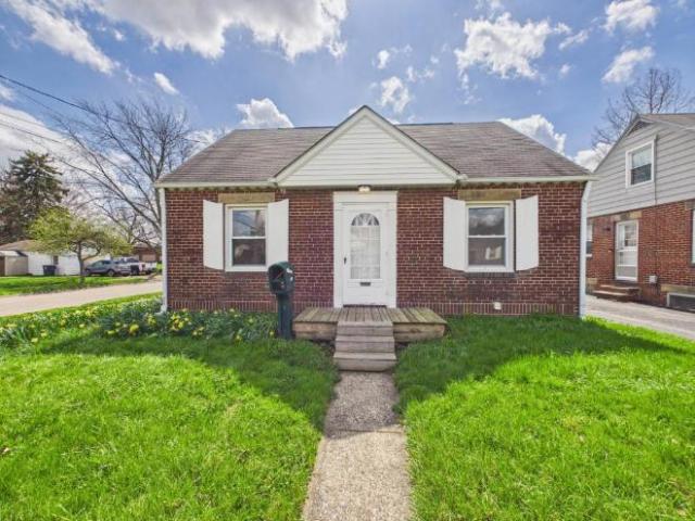 3 Br, 2 bath, Single Family Home 1078 Lindsay Ave