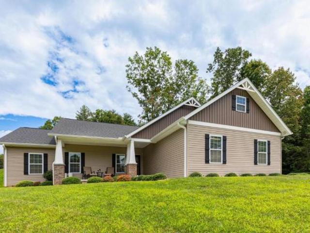 3 Br, 2 bath, Single Family Home 100 Blackberry Cv Dr