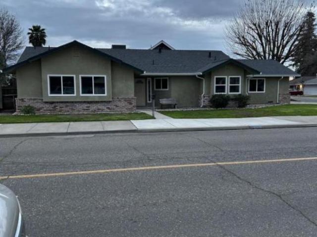 3 Br, 2 bath, Single Family Home 1020 W Monte Vista Ave