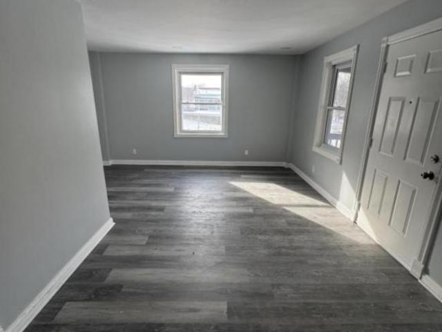 3 Br, 2 bath, Single Family Home 116 N Hickory St