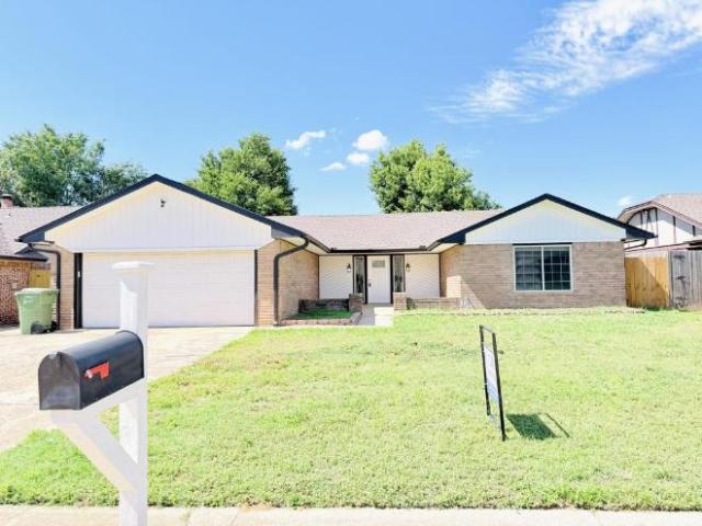 3 Br, 2 bath, Single Family Home 121 W Vail Dr