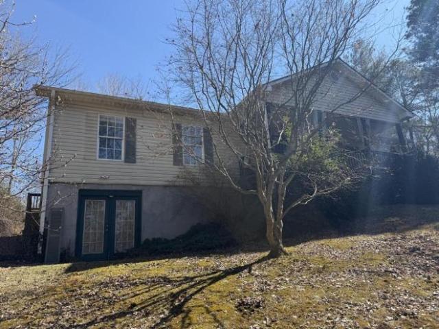 3 Br, 2 bath, Single Family Home 12 Spring Meadow Rd