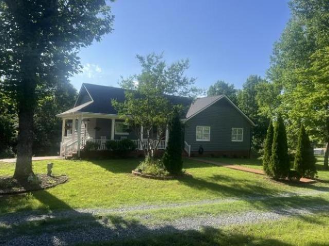 3 Br, 2 bath, Single Family Home 138 Blue Ridge Dr