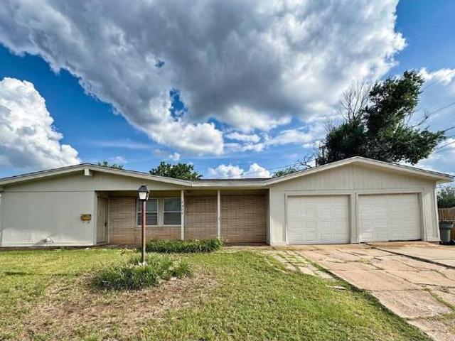 3 Br, 2 bath, Single Family Home 1311 Christine Rd