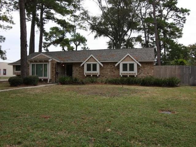 3 Br, 2 bath, Single Family Home 1766 Maux Dr